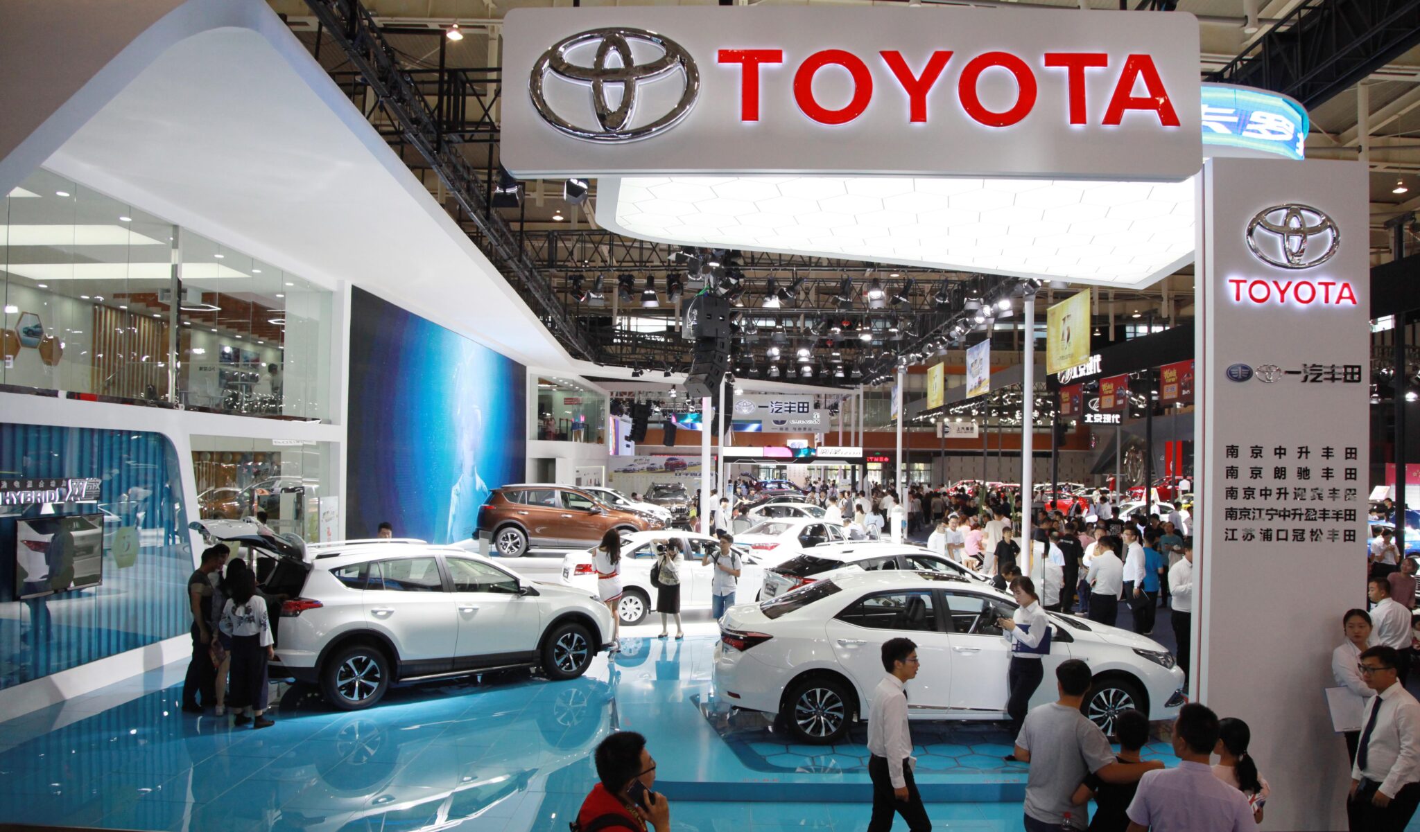 トヨタ、中国でPHEV投入加速へ BYDのシステム採用か | AAiT