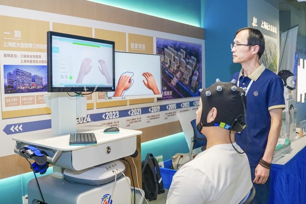 中国初の脳機械インターフェース医療機器標準、来年1月施行へ | AAiT | AAiT